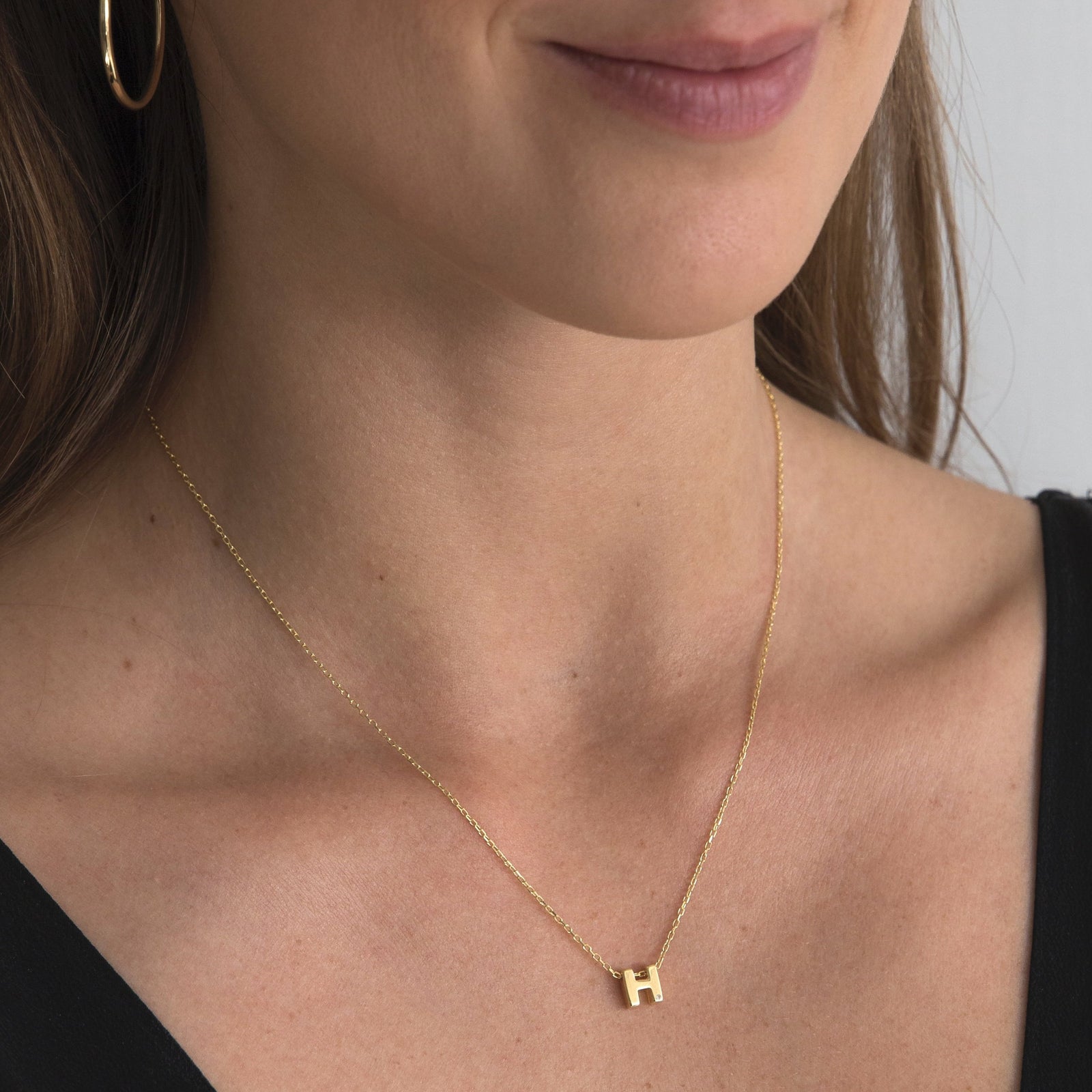 H necklace pendant store
