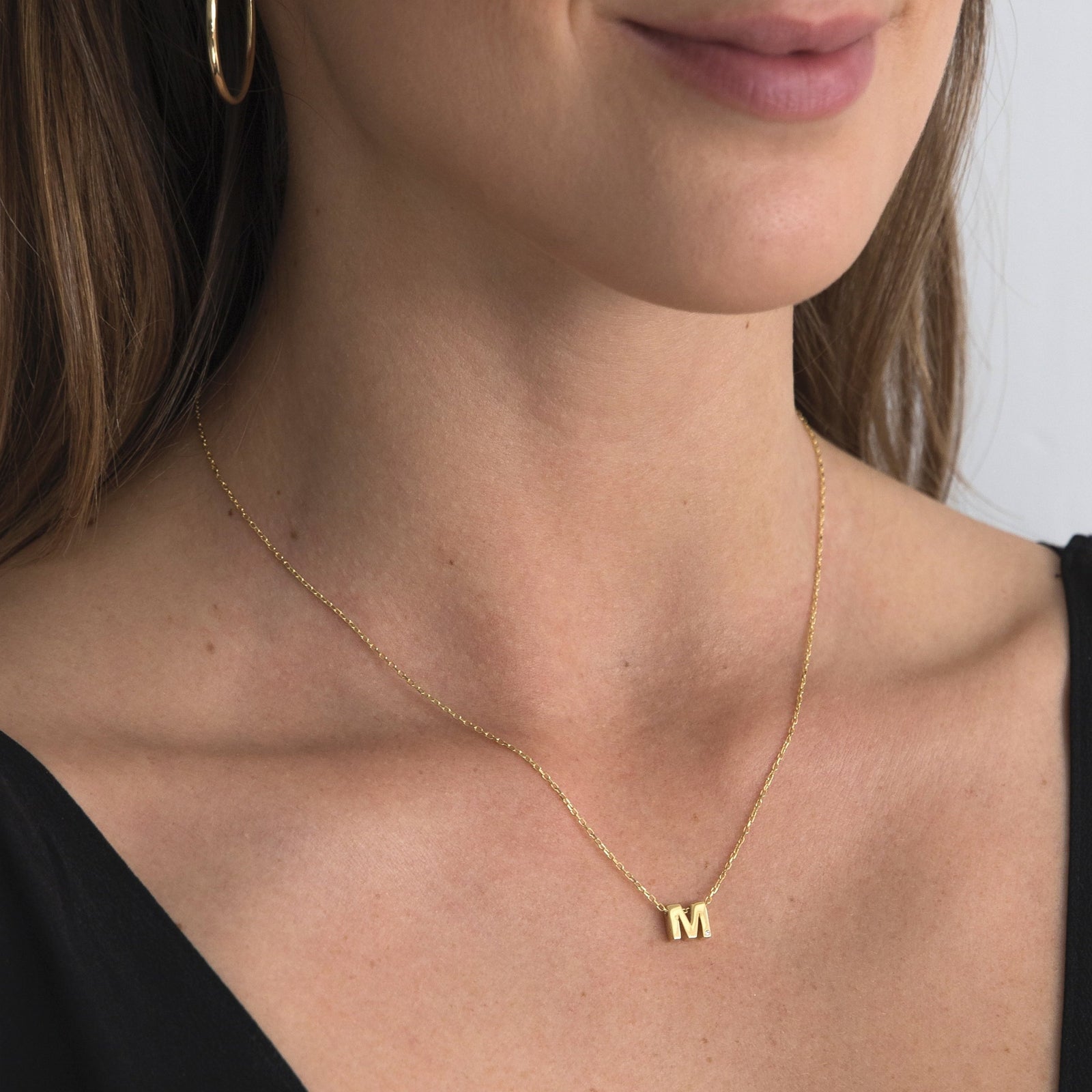 Diamond Letter Necklace M 18 Karat Gold Initial Necklace for Women MOSUO